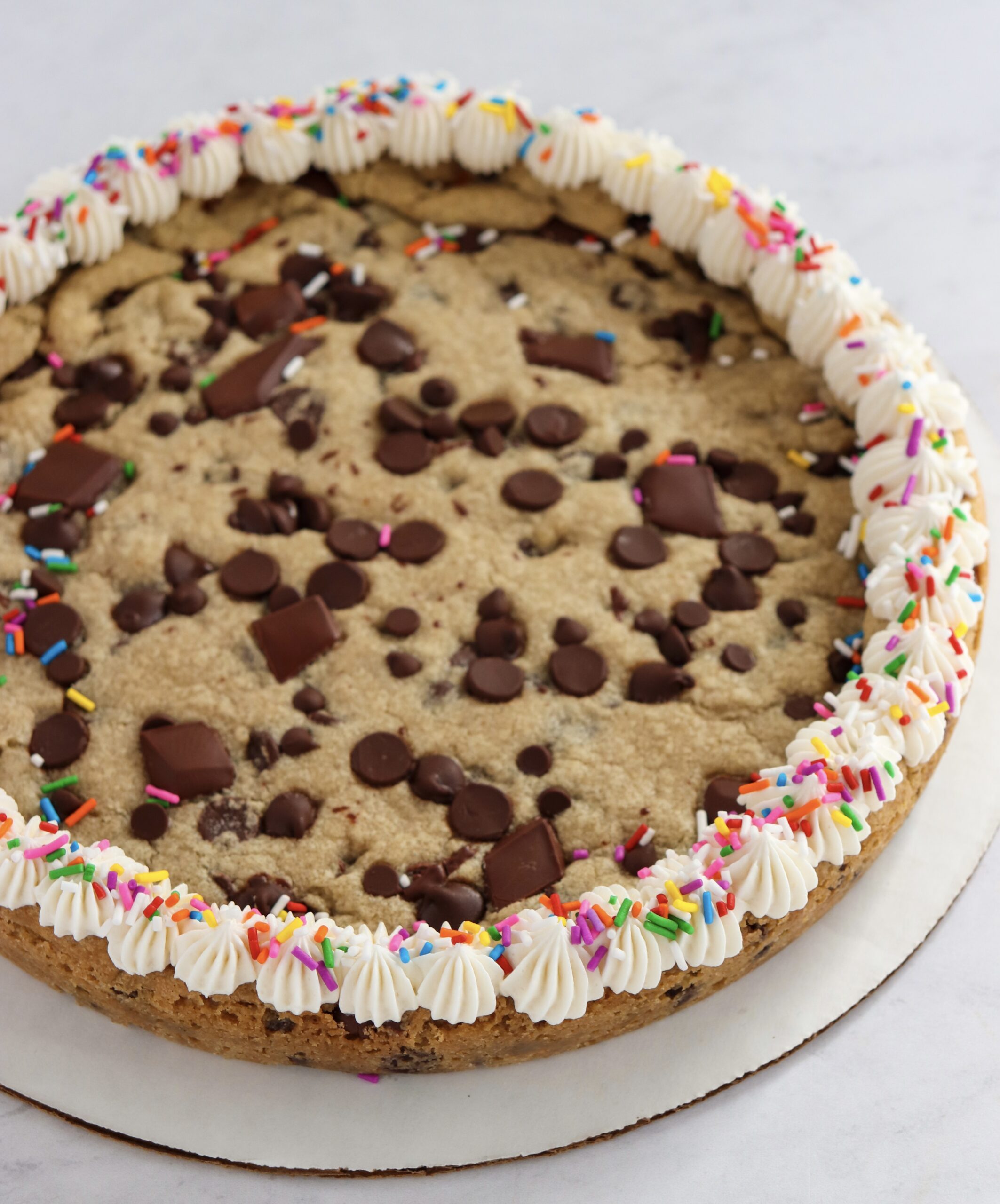 Creative and tasty cookie cake decor ideas for your next party